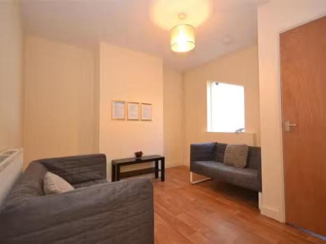 Just in! 4 bedroom terraced house for rent in Brougham Hayes.
