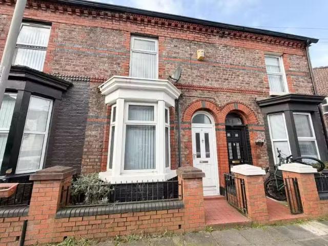 For Rent! 4 bedroom terraced house for rent in Crouch Street.