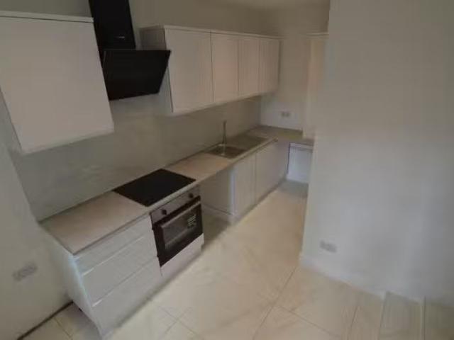 Unique 4 bedroom terraced house for rent in Llewellyn Street.