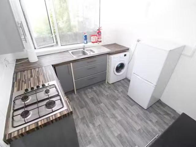 Nice 4 bedroom terraced house for rent in New Park Terrace, Tr.