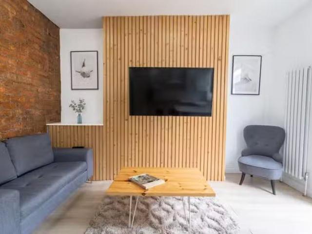 Charming 4 bedroom terraced house for rent in Portman Road, Li.