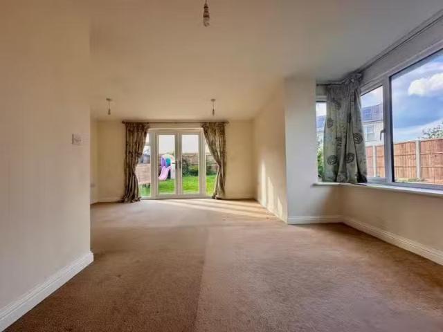 Cozy 4 bedroom apartment for rent in Cranesbill Close, CAMBRID.