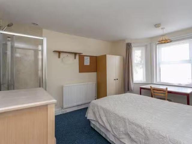 Rental! 4 bedroom detached house for rent in Bingham Road, Win.