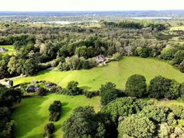 Deal! 4 bedroom detached house for rent in Highwood, Ringwood.