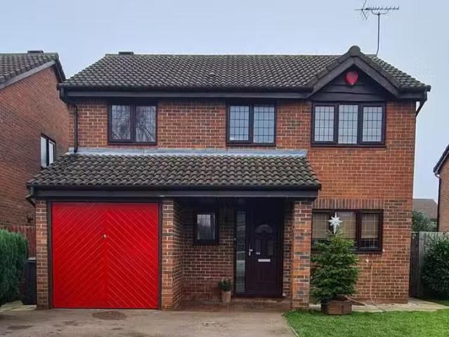 Deal! 4 bedroom detached house for rent in Oakington, WELWYN G.