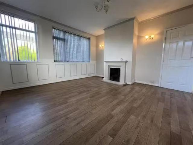 Deal! 4 bedroom semi detached bungalow for rent in Springhead.