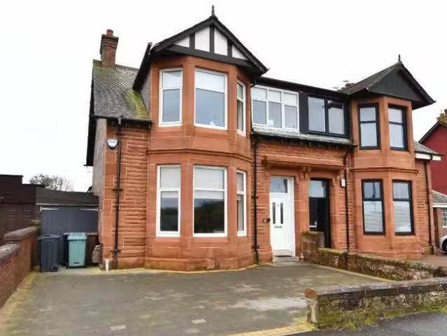 Nice 4 bedroom semi detached house for rent in St. Ninians Roa.