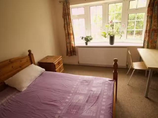 Cozy 4 bedroom semi detached house for rent in The Mead, Brist.