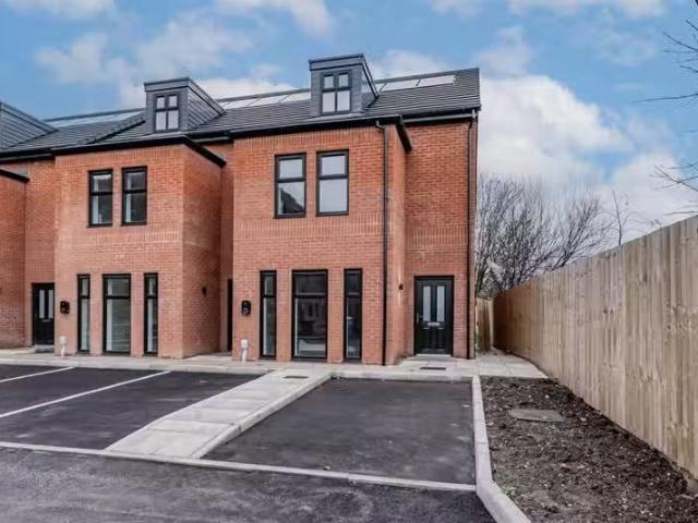 Unique 4 bedroom semi detached house for rent in Vernon Street.