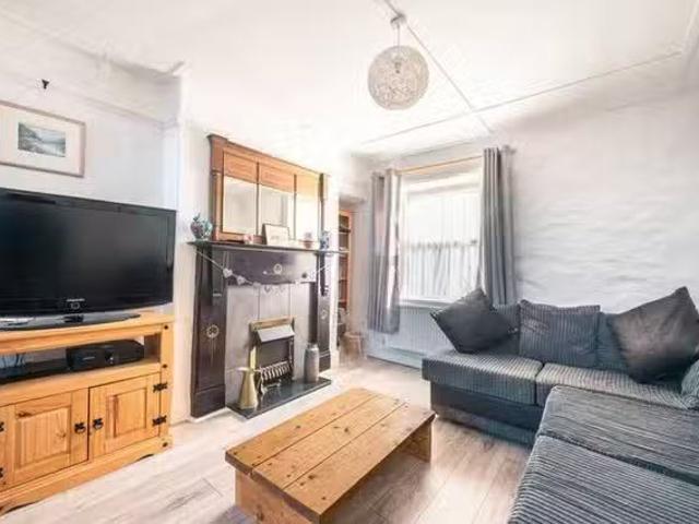 Charming 4 BR Nun Street
