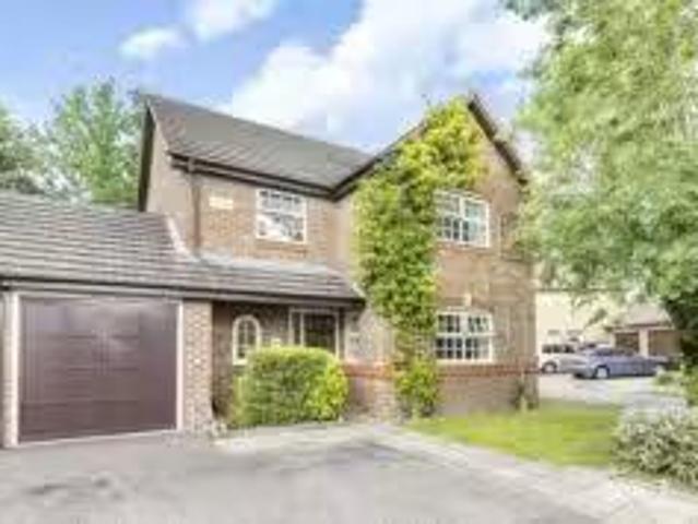 Nice 4 BR Property & Houses to Rent: Minehurst Road, Mytchett.