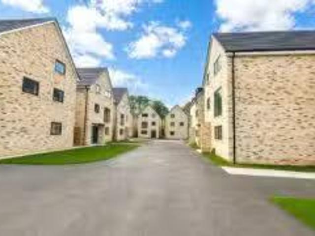 Rental! 4 BR Property & Houses to Rent: Sorrel Close, Farnboro.