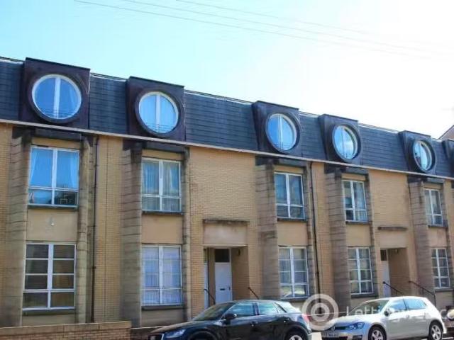 Deal! 4 BR Property to rent in Belmont Street, Kelvinbridge, G.