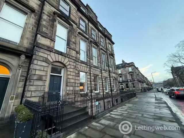 Cheap 4 BR Property to rent in Manor Place, West End, Edinburg.