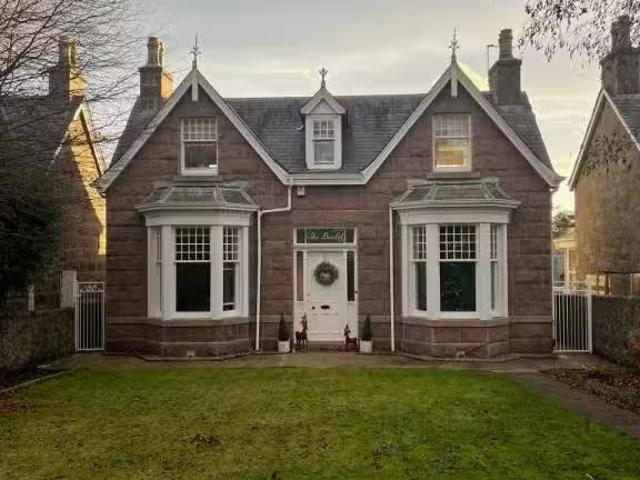 Just in! 4 BR Property to rent in North Deeside Road, Bieldsi.