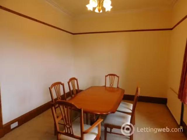 Cheap 4 BR Property to rent in Rosebery Street, West End, Aber.