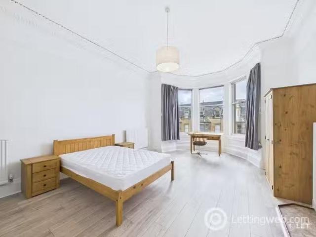 Cozy 4 BR Property to rent in Strathearn Road, Grange, Edinbur.