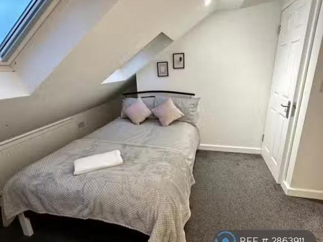 Deal! 5 BA 1 bedroom house share for rent in Northfield Road.