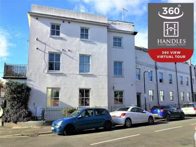 Just in! 5 BA 1 bedroom private hall for rent in 40 George Str.