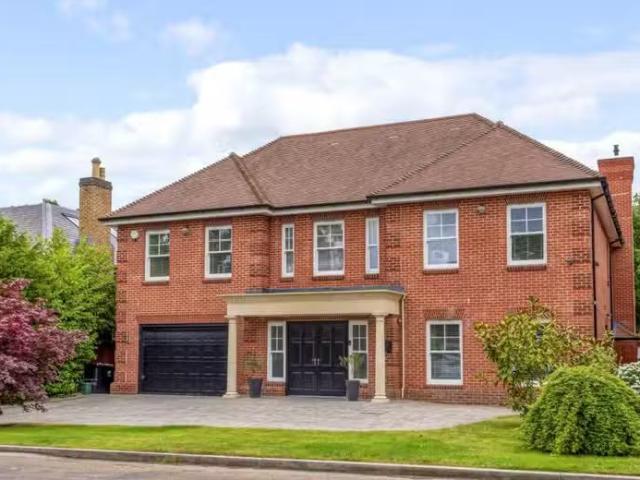 Just in! 5 BA 6 bedroom detached house for rent in Forest Driv.