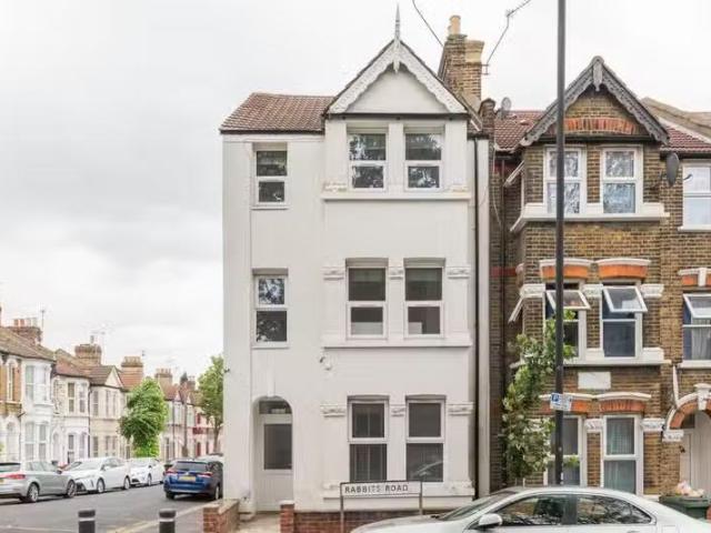 Cheap 5 BA 6 bedroom end of terrace house for rent in 11 Rabbi.