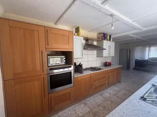 Charming 5 bedroom detached bungalow for rent in 5 bedroom Det.