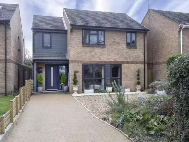 Unique 5 bedroom detached house for rent in College Baths Road.