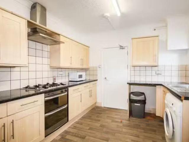 Just in! 5 bedroom detached house for rent in Ensbury Park, Bo.