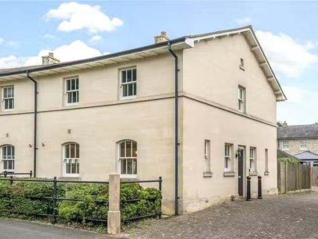 Deal! 5 bedroom end of terrace house for rent in Kempthorne La.