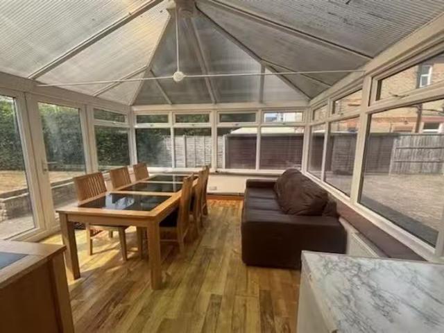 Cozy 5 bedroom house for rent in 5 bedroom House in Charminste.