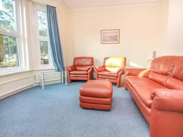 Nice 5 bedroom semi detached house for rent in Fortescue Road.