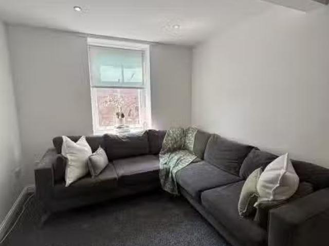 Nice 5 BR Property to rent in Castle Street, City Centre, Dundee