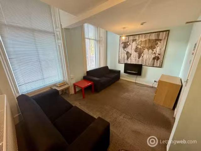 Deal! 5 BR Property to rent in Meadowside, Dundee