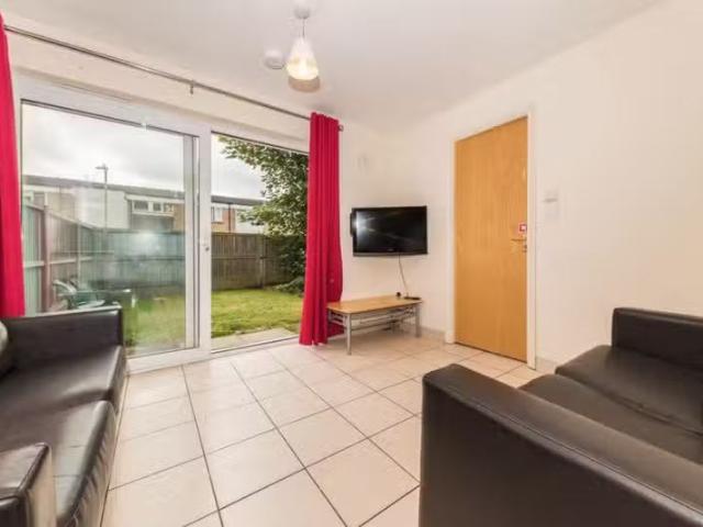 Deal! 6 BA 6 bedroom house for rent in Suffolk Road, Canterbur.