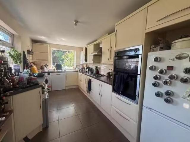 For Rent! 6 bedroom terraced house for rent in Station Road, K.