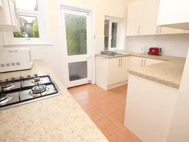 Cozy 6 bedroom detached house for rent in Maxwell Road, Bourne.