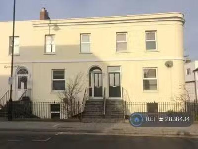 Cozy 6 bedroom end of terrace house for rent in Bath Road, Che.