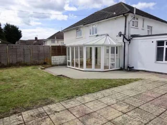 Deal! 6 bedroom house for rent in Student Six Double Bedroom.