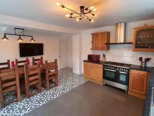 Cheap 7 BA 6 bedroom house for rent in Capstone Road, Bournemo.
