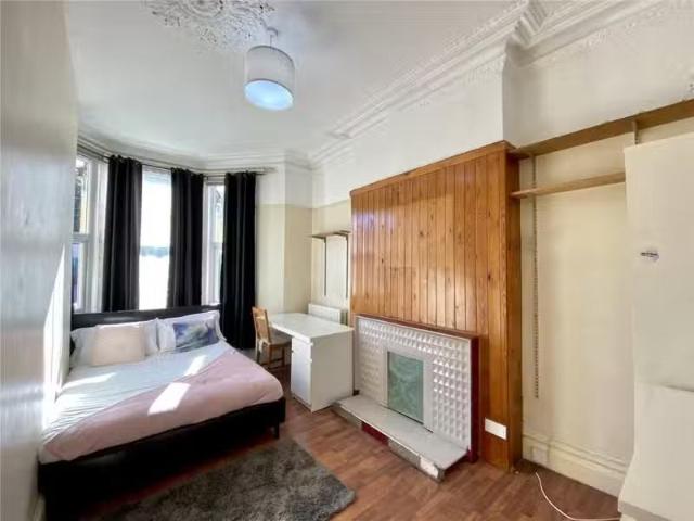Deal! 8 bedroom house for rent in Cranbrook Road, Bristol, Som.