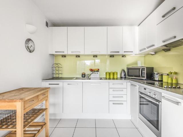 Deals Gateway, Lewisham, London, SE13 2 bed flat to rent £2,475 pcm £571 pw