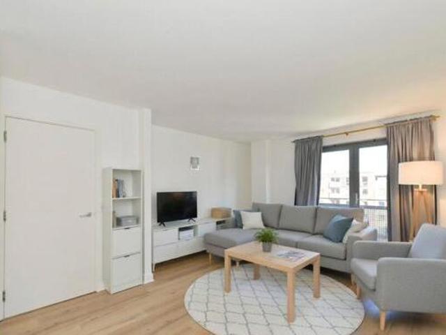 Deals Gateway, London, 2 Bedroom Flat