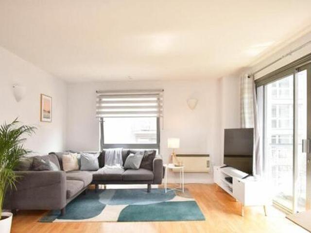 Deals Gateway, London, 2 Bedroom Flat