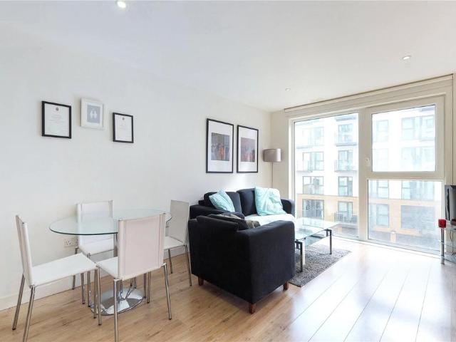Deals Gateway, London SE10 2 bed flat to rent £2,150 pcm £496 pw