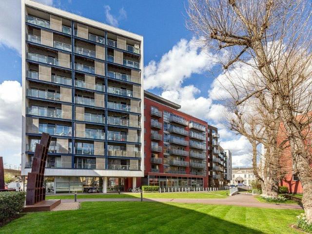 Deals Gateway, London SE13 2 bed flat to rent £2,200 pcm £508 pw