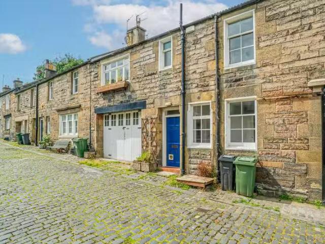 Dean Park Mews, Stockbridge. 3 bed mews for sale £570,000