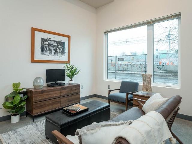 Dean River Apartments Studio Apartment for Rent at 3255 Se 17th Ave, Portland, OR 97202 Brooklyn