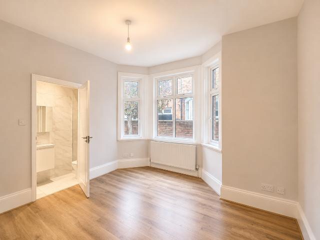 Dean Road, Cricklewood / Willesden Green NW2, 3 bed flat to rent, £2,700 pcm | PrimeLocation