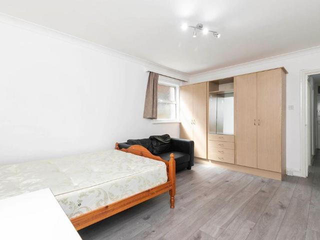 Dean Road, London NW2 Studio to rent £1,550 pcm £358 pw
