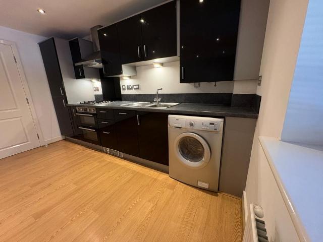 Deane Road, Nottingham. 2 bed flat to rent £1,150 pcm £265 pw